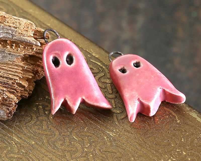 Gaea Ceramic Boysenberry Swoop Ghost Charm 11-12x21-23mm