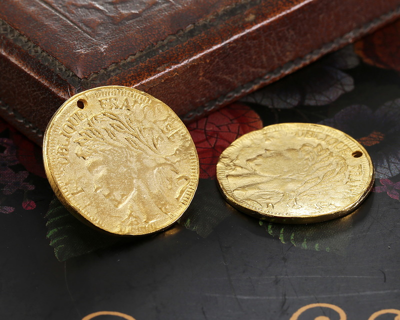 Vintaj 10K Gold (plated) Distressed Laurel Coin 26mm