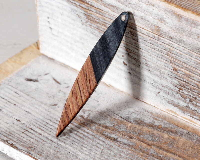 Walnut Wood & Jet Pearlescent Resin Dagger Focal 7x43mm