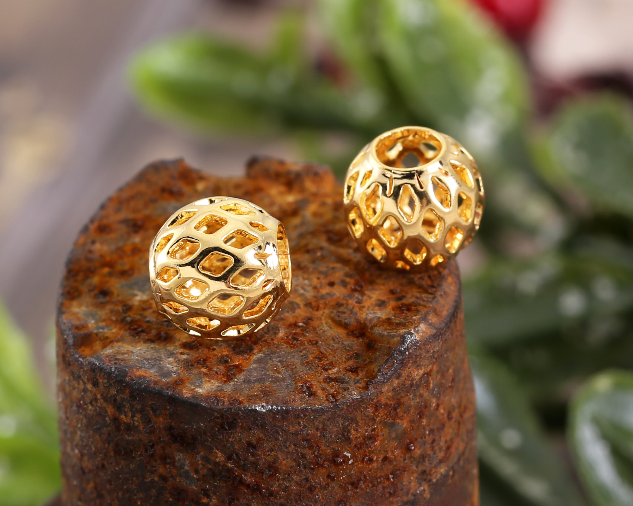 Gold (plated) Large Hole Lattice Filigree Round 8mm