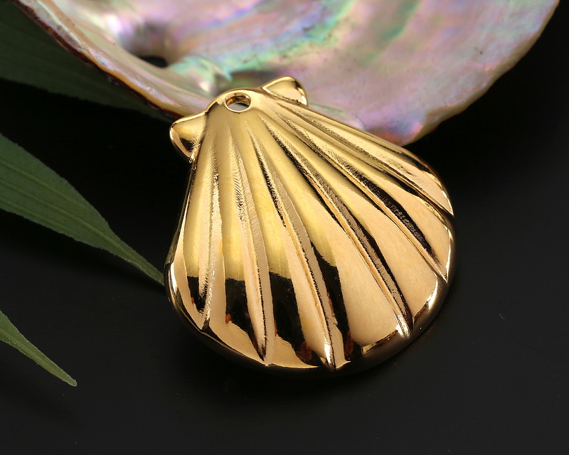 24K Gold (plated) Scallop Shell Focal 30x32mm