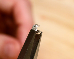 Using a Crimp Cover (Technique) - Lima Beads